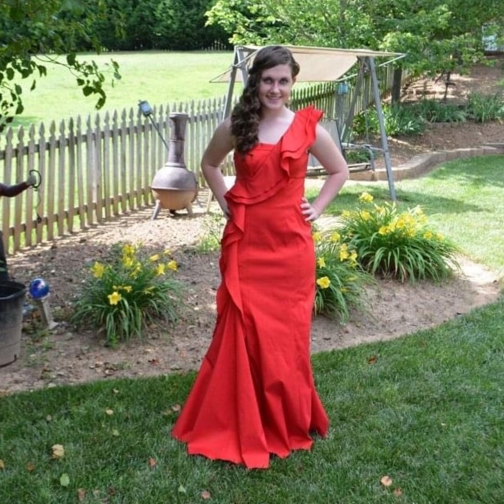 Jessica Simpson Red Gown With Ruffle - Gem